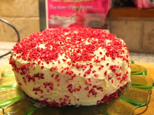 Dicke fette himbeertorte - mit ganache aus weißer schokolade - Rezept ...